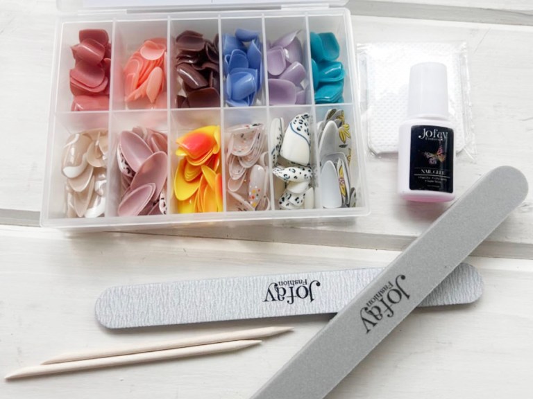 Over 60% Off Press-On Nails Kits on Amazon (Just 49¢ Per At-Home ...