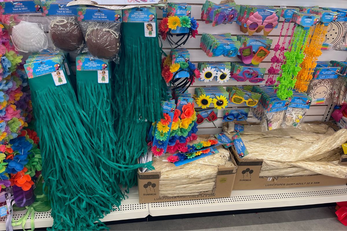 New Dollar Tree Luau Decorations: $1.25 Drinkware, Leis, Wall Decor ...