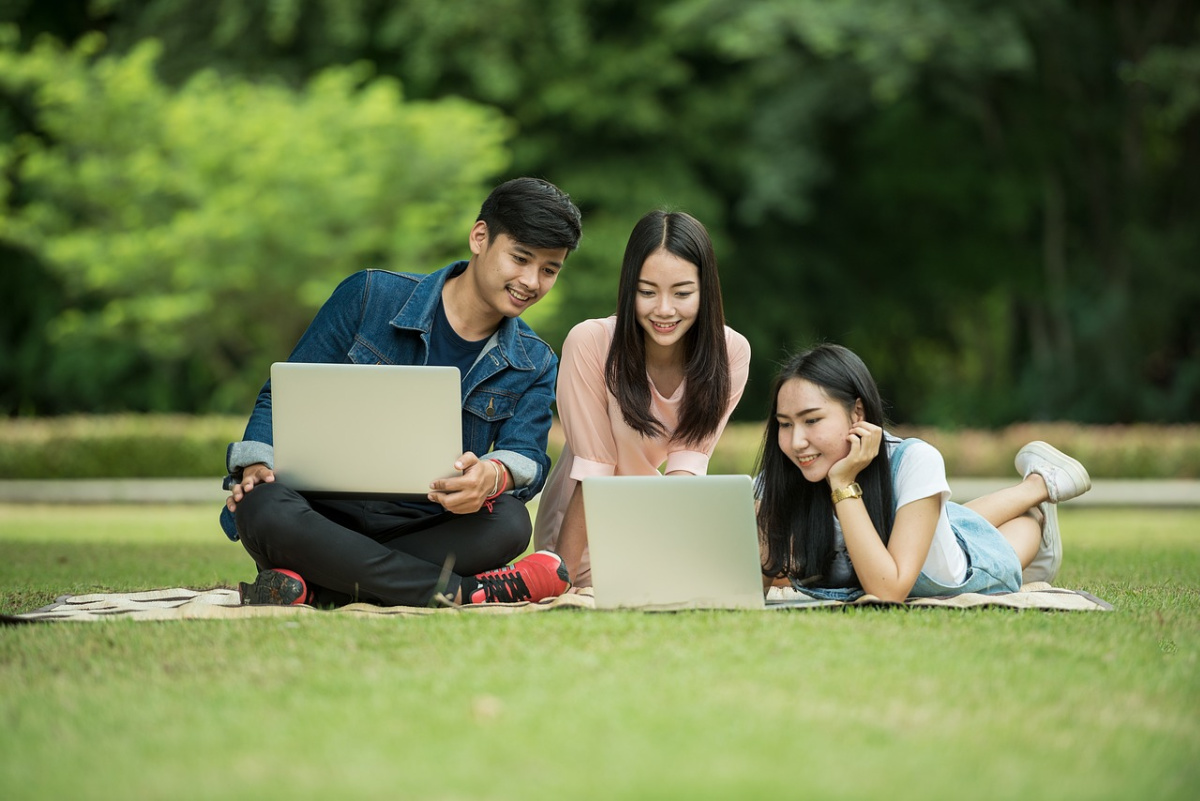 College Student Discounts & Freebies for 2024 - Over 100!