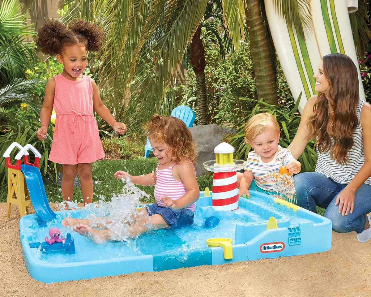 10 Water Tables for Kids – Grab Them Before They Sell Out!