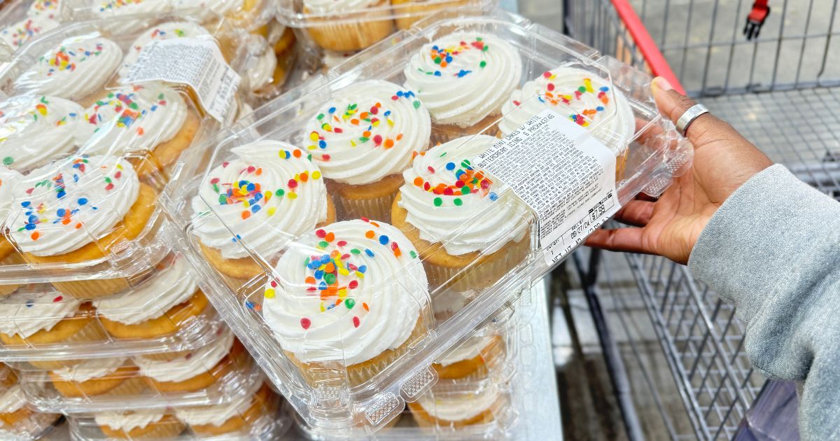 Costco’s Dessert Must-Haves: Cinnamon Coffee Cakes, Giant Pumpkin Pies ...