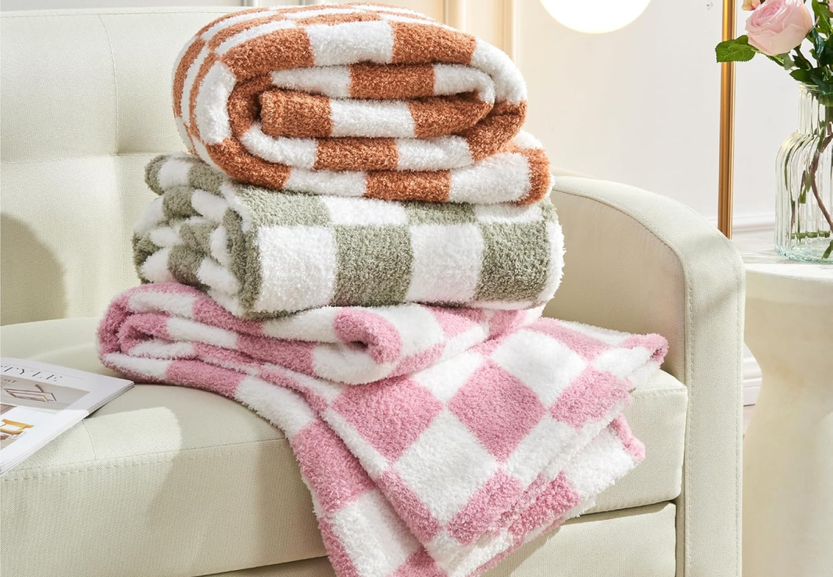 Checkered Throw Blankets from $14 on Amazon | Hip2Save