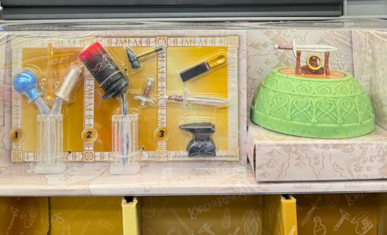 NEW Miniverse Make It Mini Lord of the Rings DIY Replicas Just $9.99 on ...