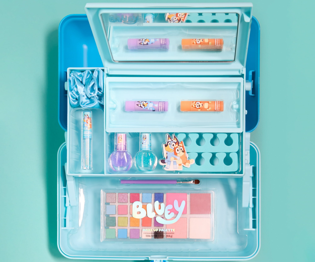 Bluey x Caboodles Makeup Organizer 12-Piece Set Just $24.98 on Walmart ...