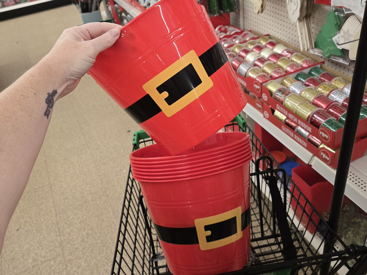 Our Favorite Dollar Tree Christmas Items to Buy Right Now