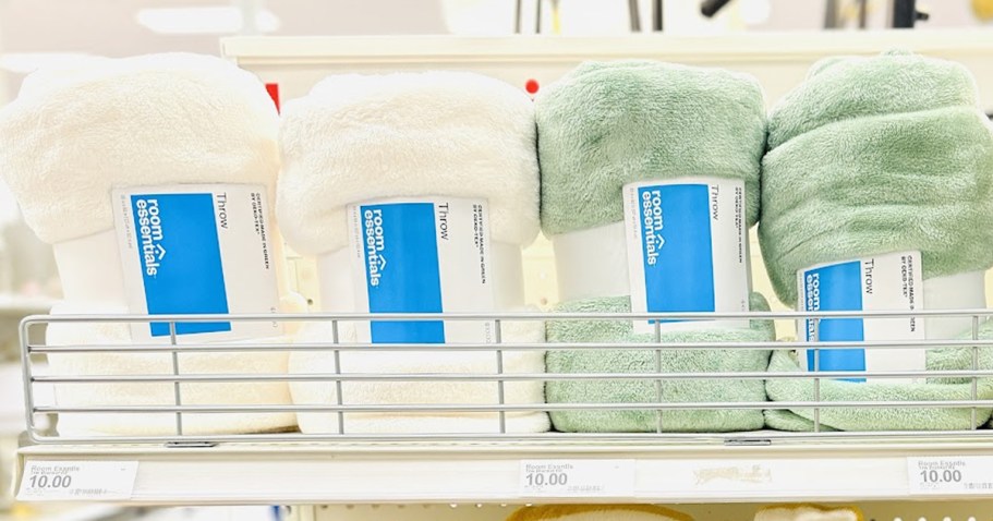 10 Trendy Handbags & Totes Under $20 at Target | Hip2Save