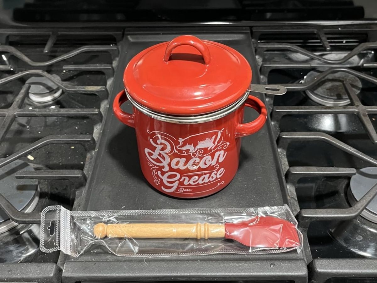 Bacon Grease Saver w/ Built-In Strainer Only $13.49 on Amazon | Hip2Save