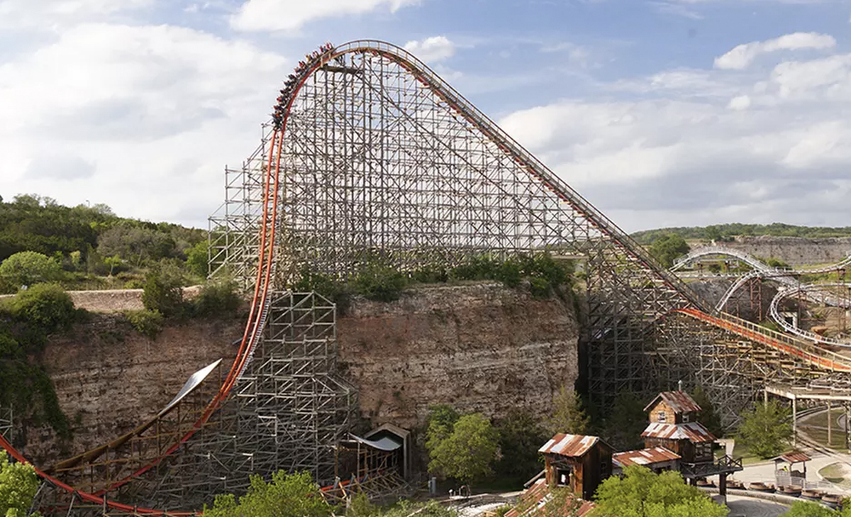 Up to 55% Off Six Flags Tickets – Today Only! | Hip2Save