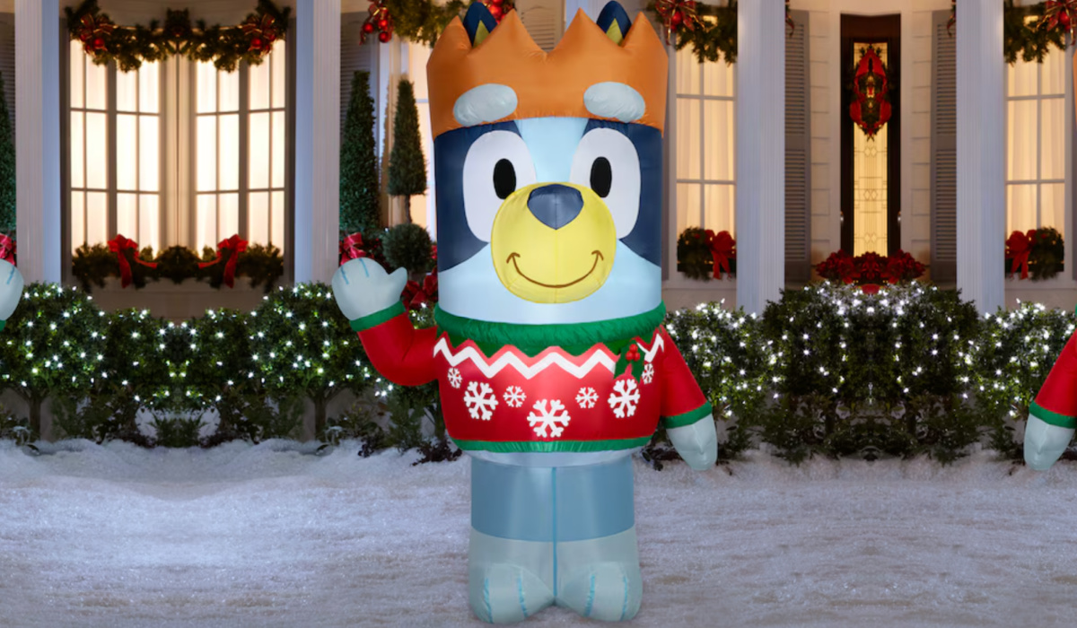 Bluey 8-Foot Lighted Christmas Inflatable Just $59 Shipped for Lowe’s ...