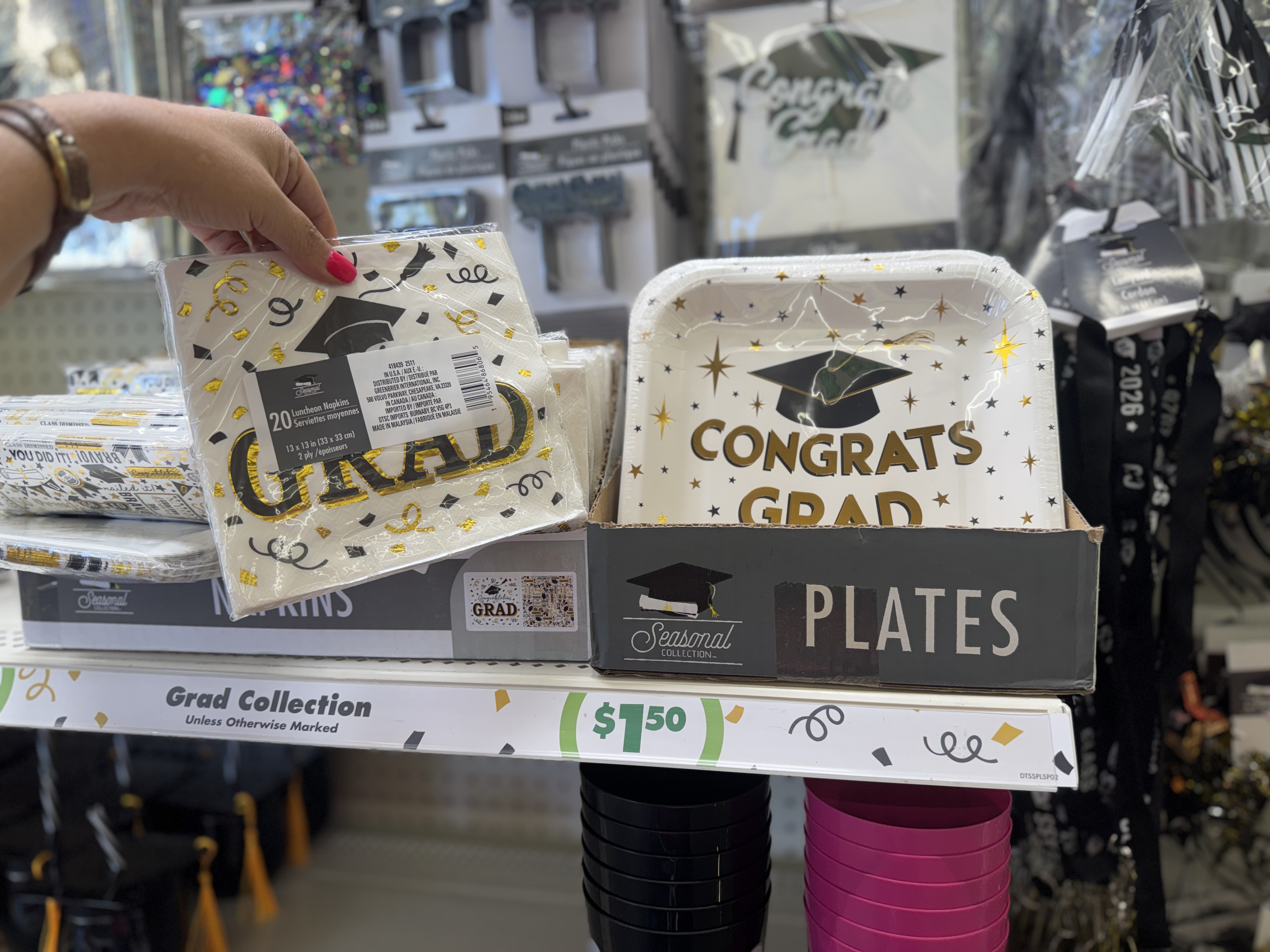 Don't Miss These Dollar Tree Graduation Supplies for $1.50 (Grad Party ...